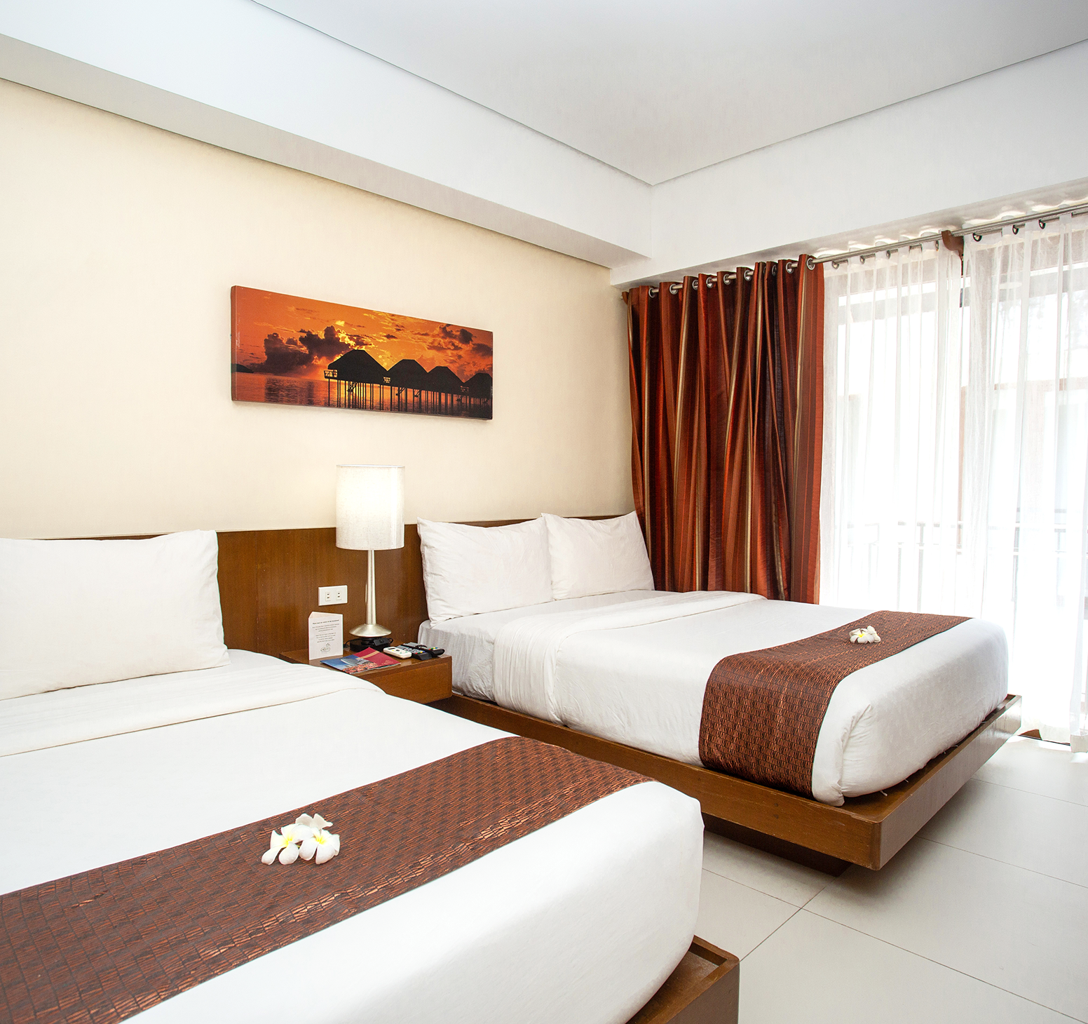 Deluxe Room:Crown Regency Hotels & Resorts