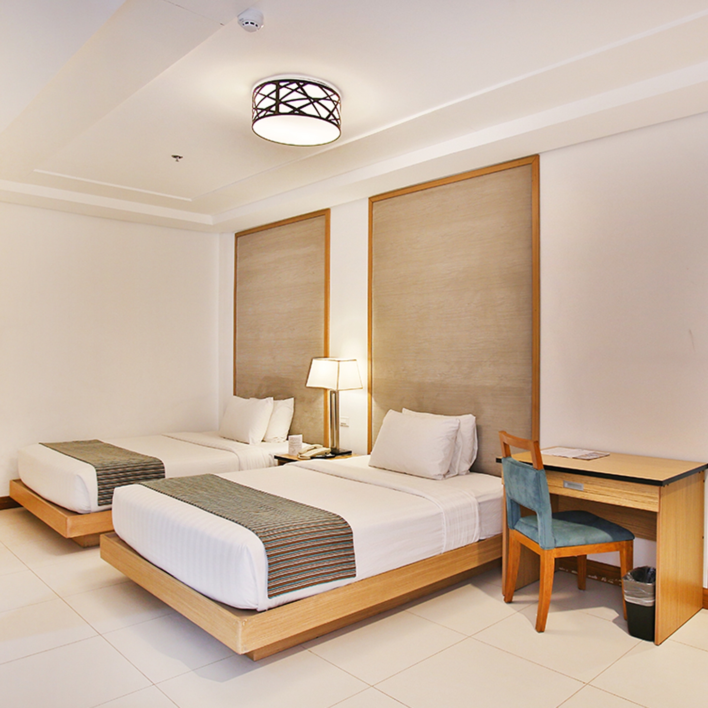 Deluxe Room:Crown Regency Hotels & Resorts