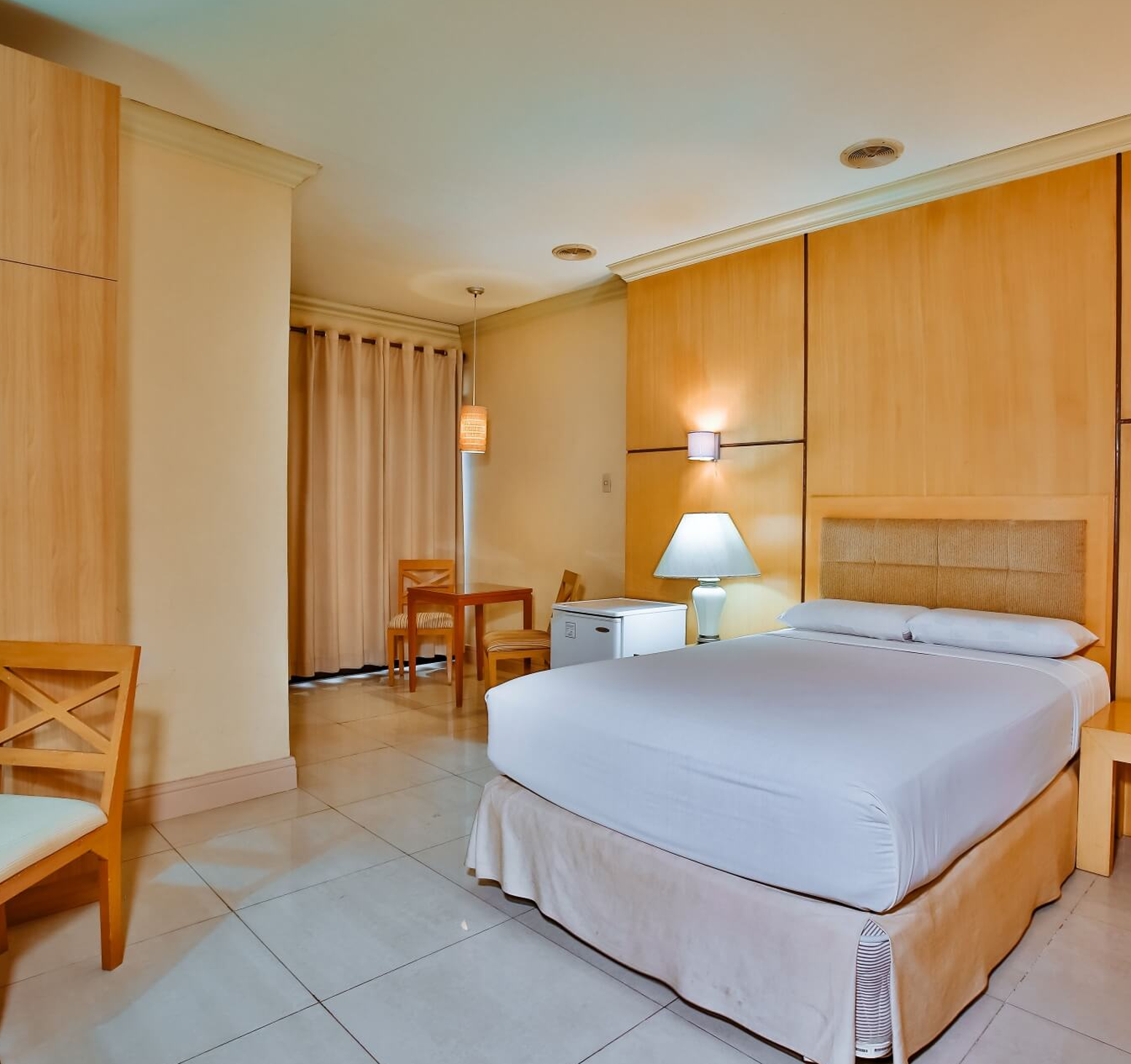 Superior Room:Crown Regency Hotels & Resorts