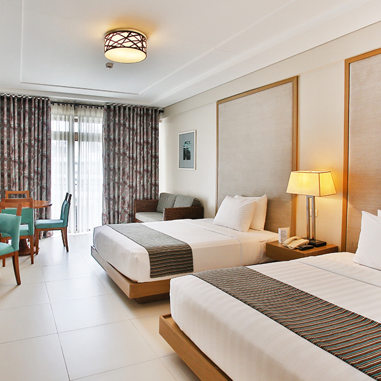 Executive Deluxe Room:Crown Regency Hotels & Resorts
